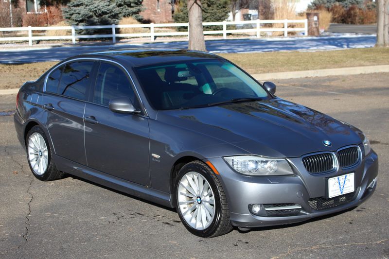 2011 BMW 335XI Photos