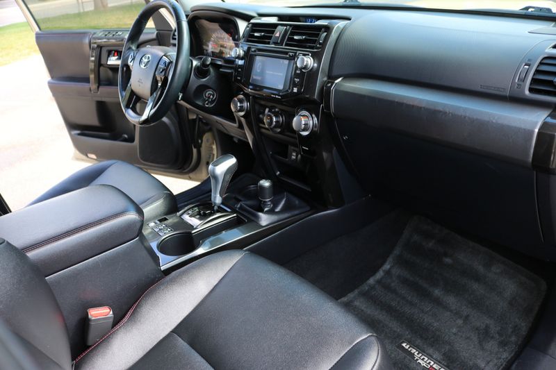 2016 Toyota 4Runner Photos