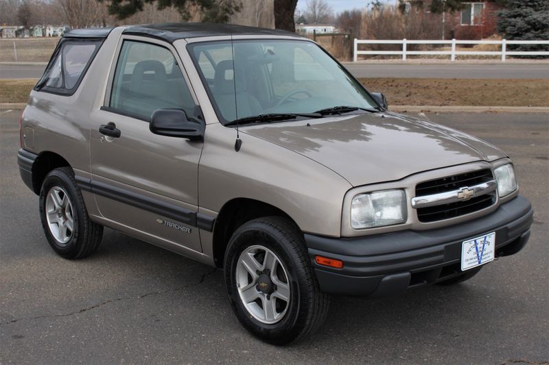 2002 Chevrolet Tracker Photos
