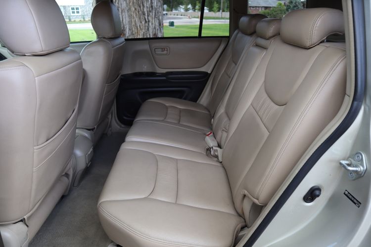 2003 Toyota Highlander Base | Victory Motors of Colorado