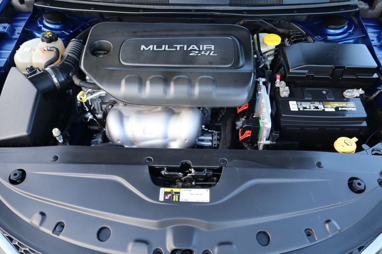 2016 Chrysler 200 Limited | Victory Motors of Colorado