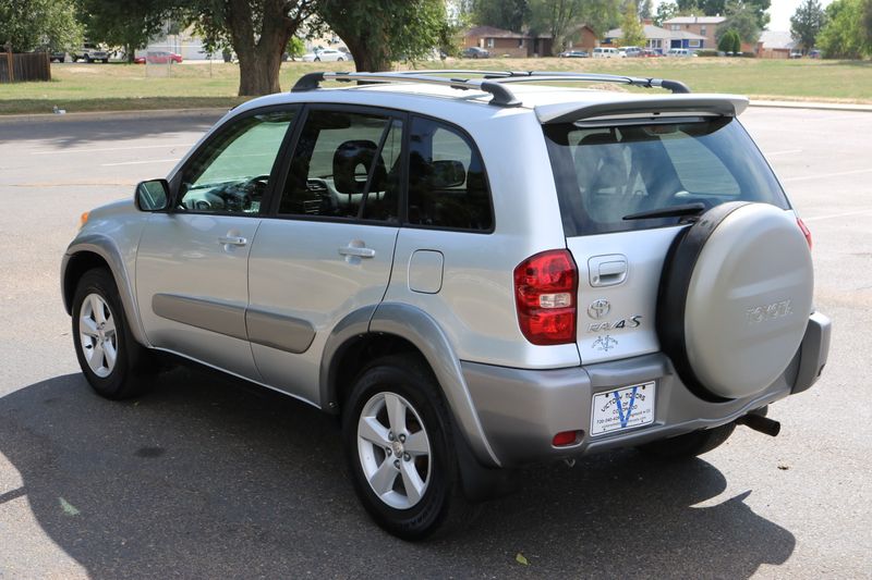 2004 Toyota RAV4 Photos