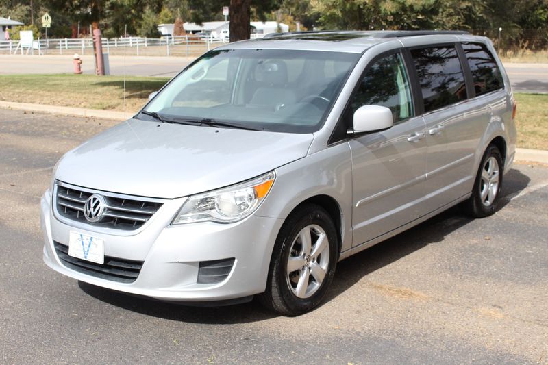 2011 Volkswagen Routan Photos
