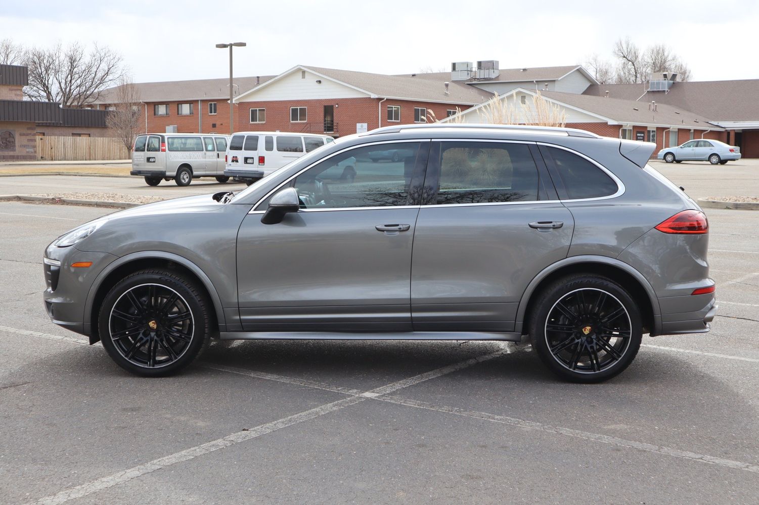 2016 Porsche Cayenne Base | Victory Motors of Colorado