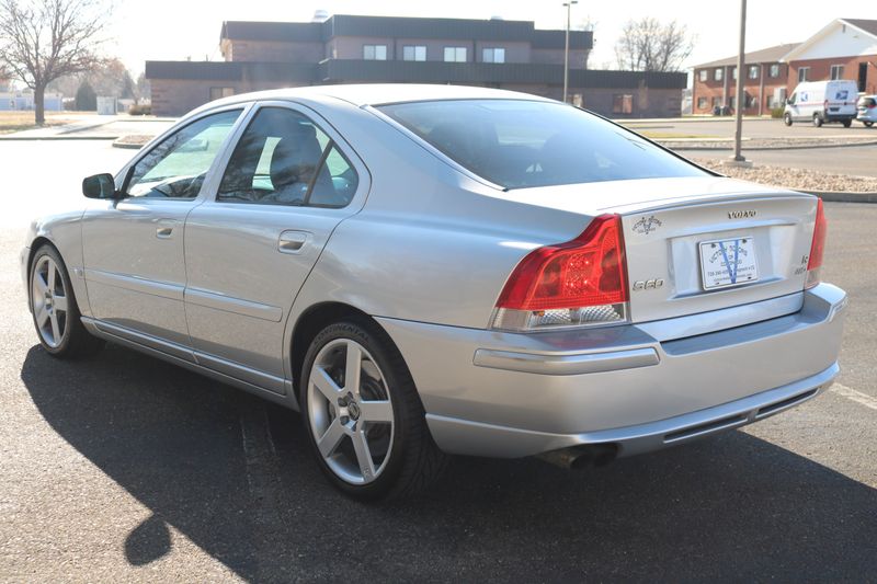 2005 Volvo S60 R Photos