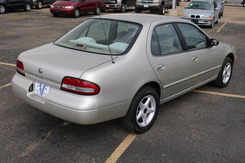 1995 Nissan Altima Photos