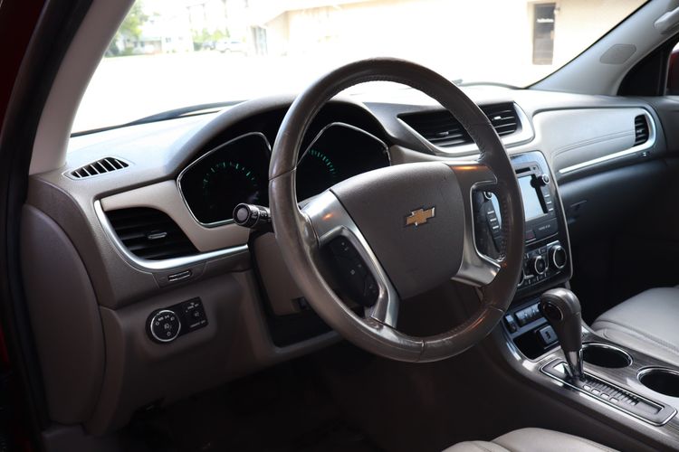 2016 Chevrolet Traverse LT | Victory Motors of Colorado