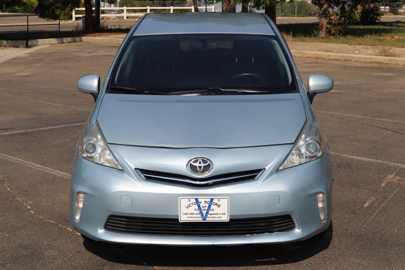 2012 Toyota Prius v Photos