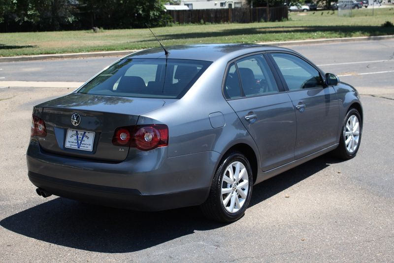 2010 Volkswagen Jetta Photos