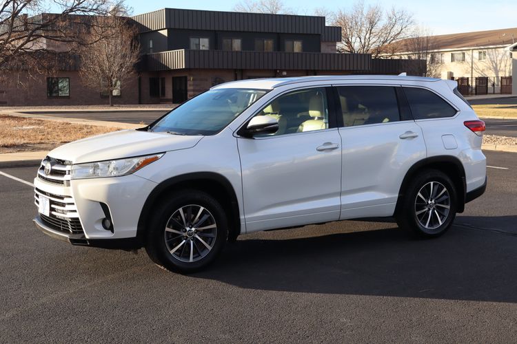 2017 Toyota Highlander XLE | Victory Motors of Colorado