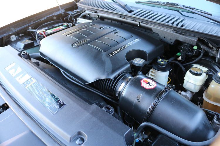 2004 Lincoln Navigator Luxury | Victory Motors of Colorado