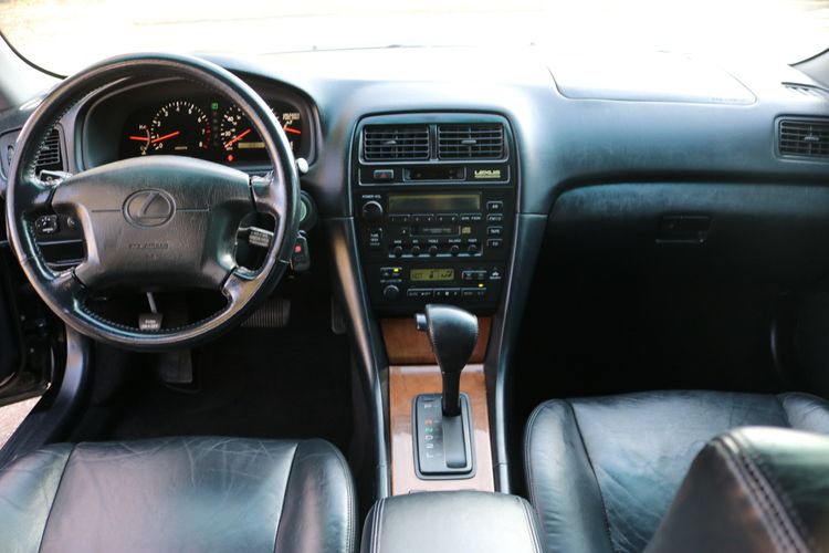 1999 Lexus ES 300 | Victory Motors of Colorado
