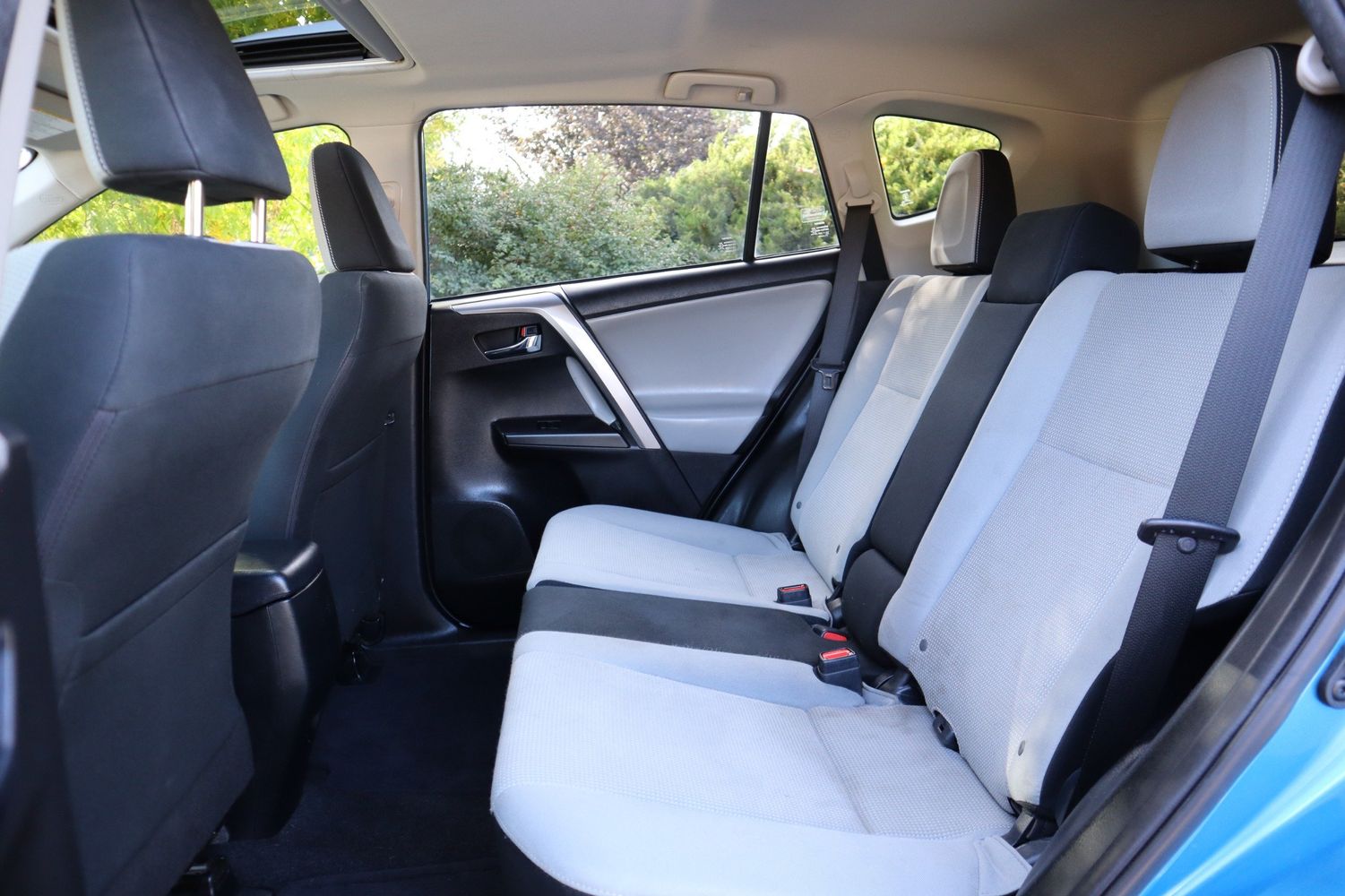2018 Toyota RAV4 XLE | Victory Motors of Colorado