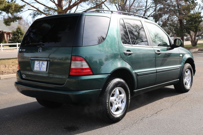 2000 Mercedes-Benz ML 320 Photos