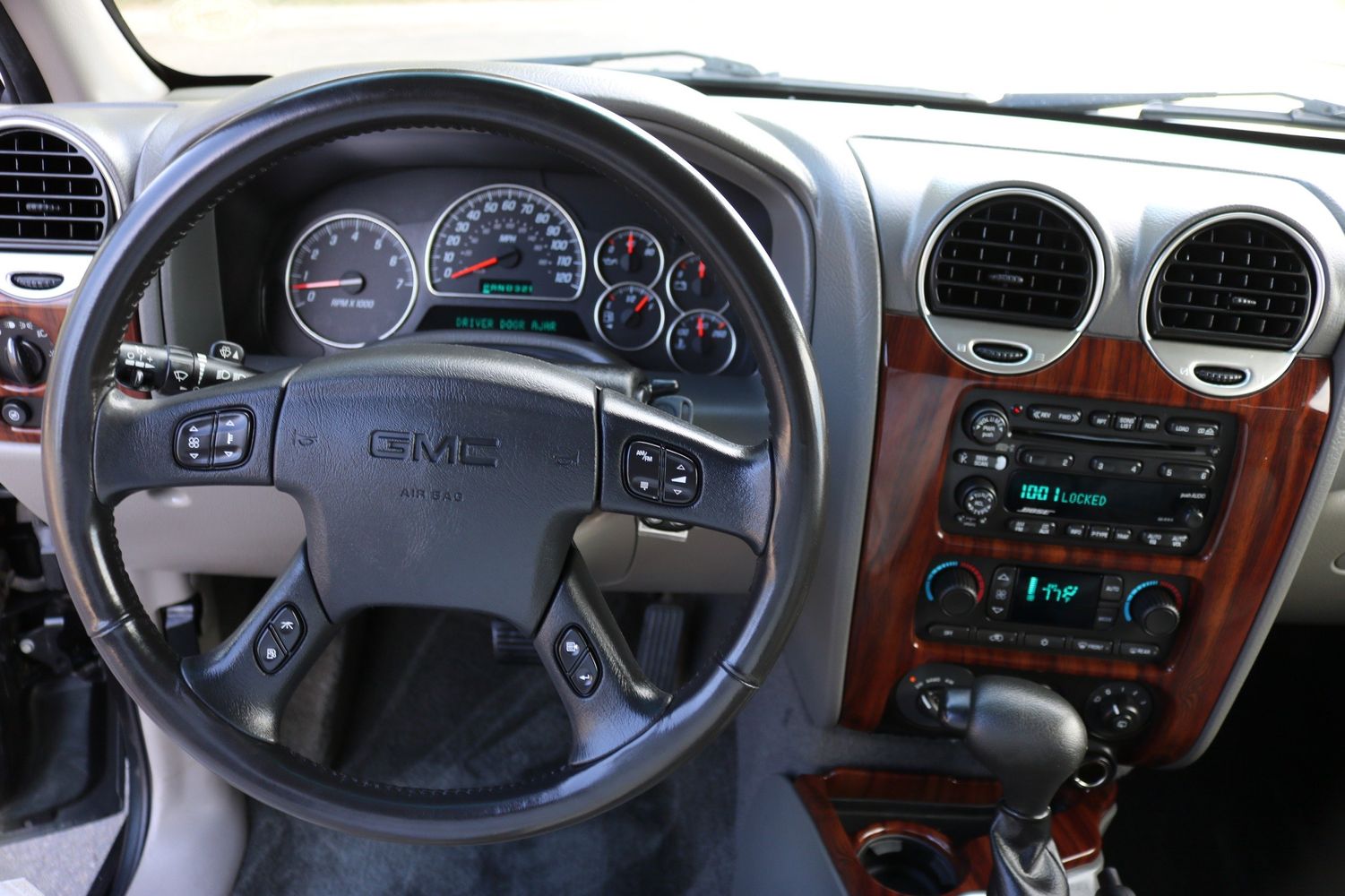 2003 GMC Envoy SLT | Victory Motors of Colorado