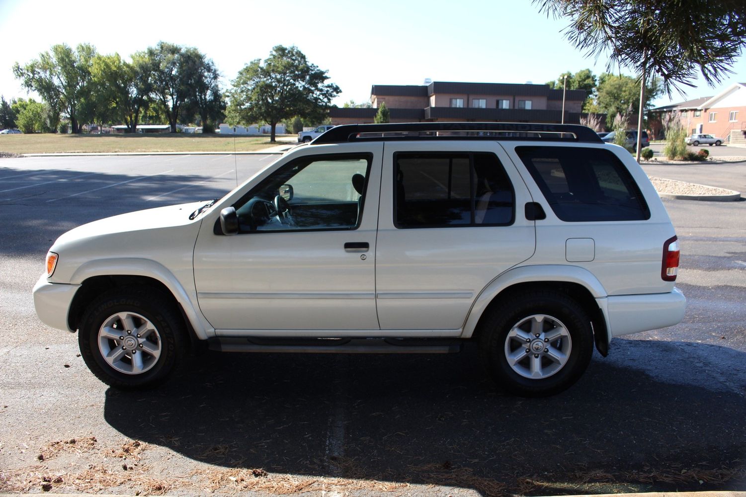 2004 Nissan Pathfinder LE Platinum | Victory Motors of Colorado