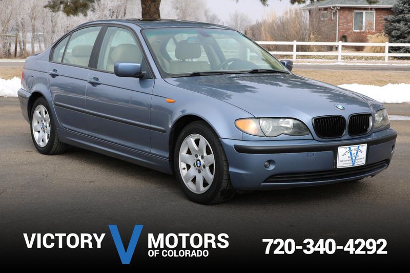 2005 BMW 325i Photos