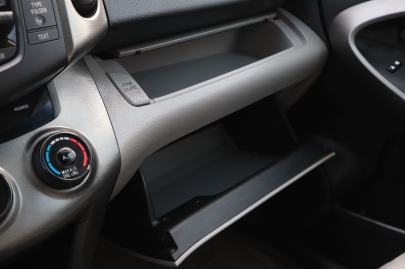 2011 Toyota RAV4 Photos