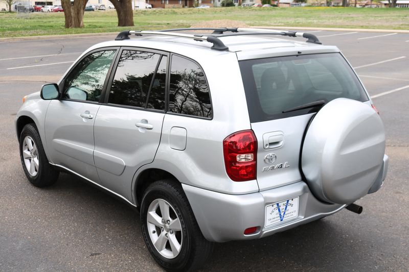 2005 Toyota RAV4 Photos