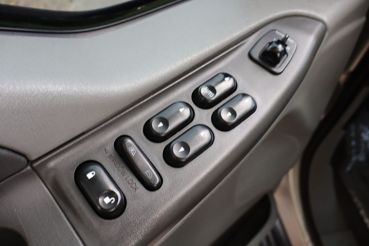 2002 Ford Excursion XLT | Victory Motors of Colorado