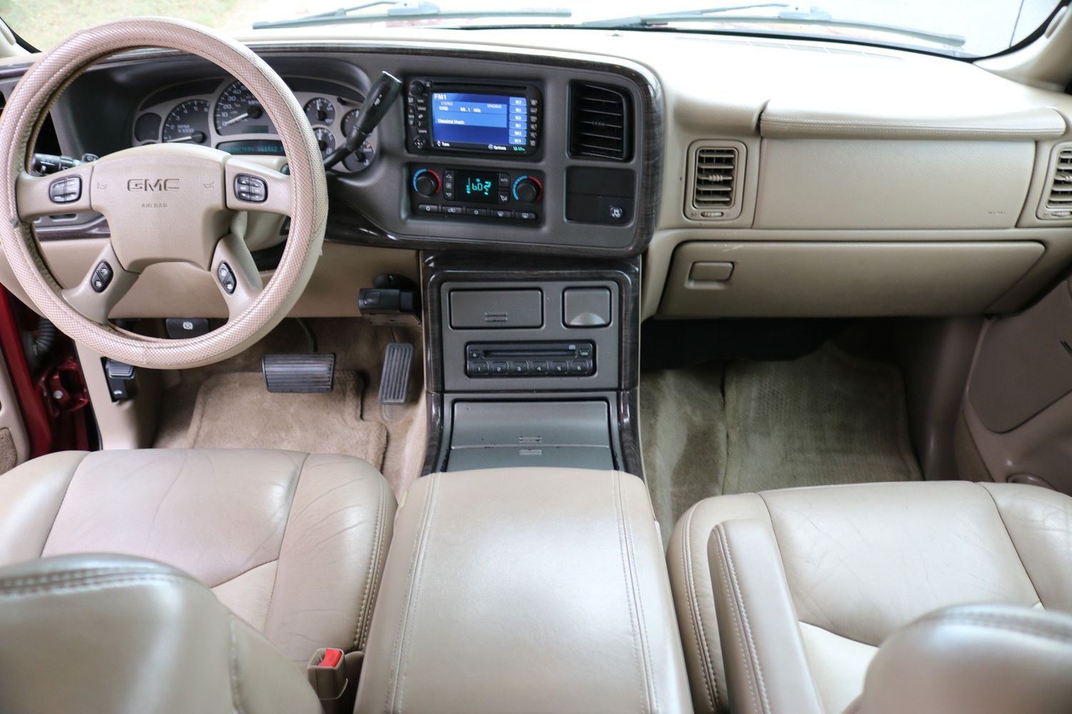 2004 GMC Yukon Denali | Victory Motors of Colorado