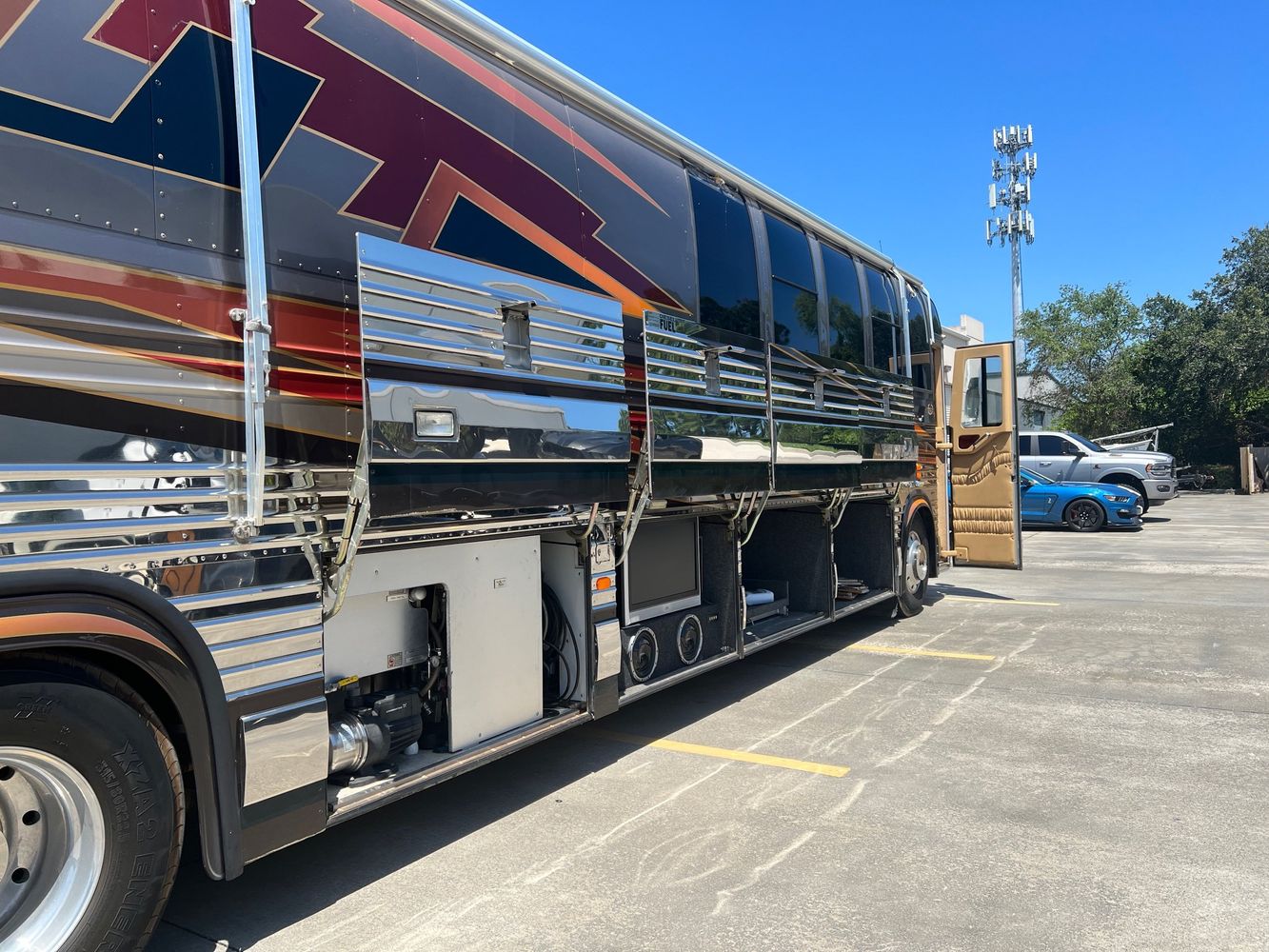 1998 PREVOST XL XL-45 | JLD AUTO GROUP