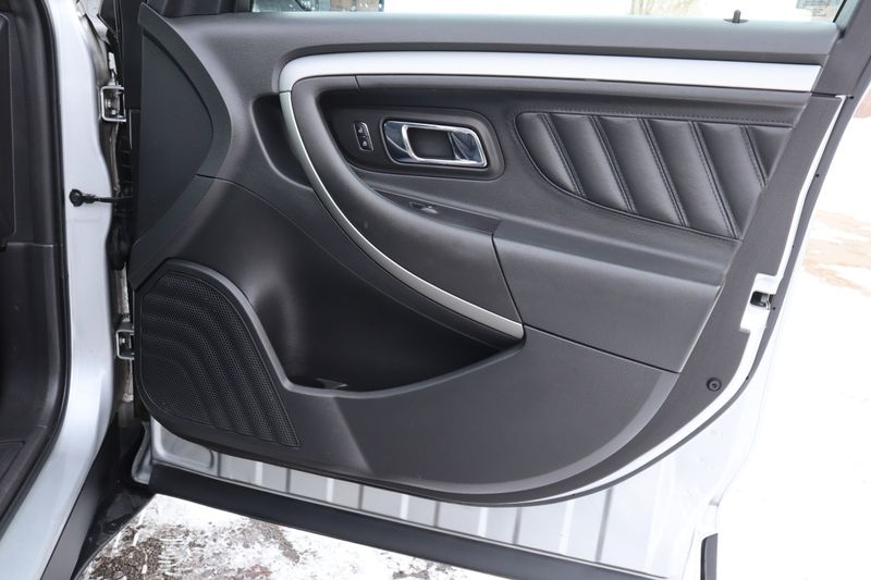 2015 Ford Taurus Photos