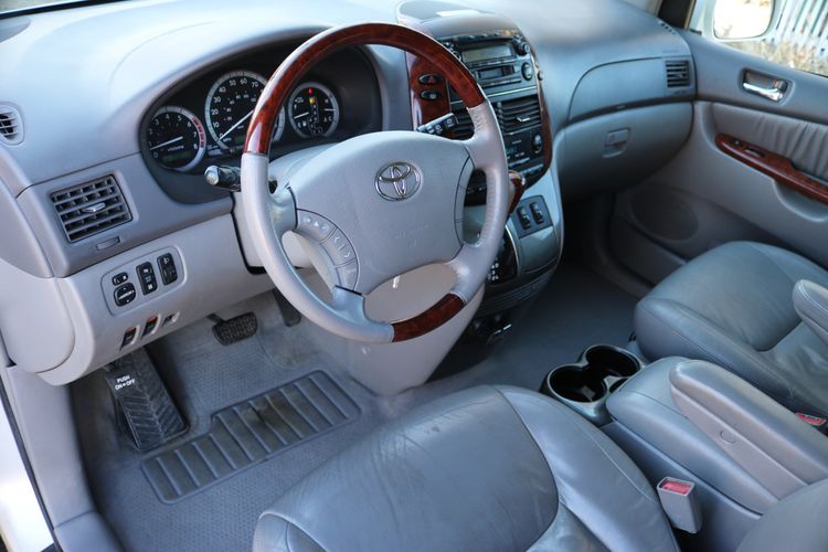 2004 Toyota Sienna XLE Limited 7 Passenger | Victory Motors of Colorado
