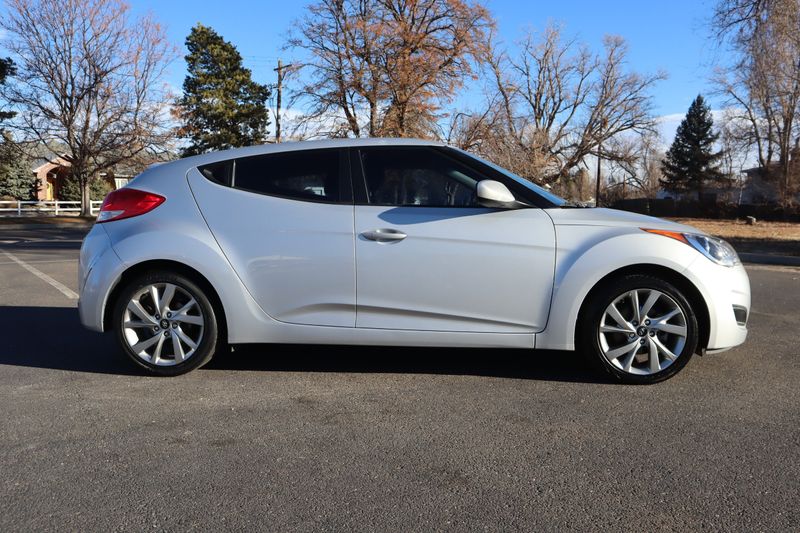 2016 Hyundai Veloster Photos