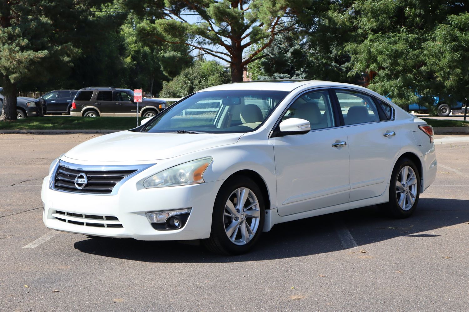 2015 Nissan Altima 2.5 SV | Victory Motors of Colorado