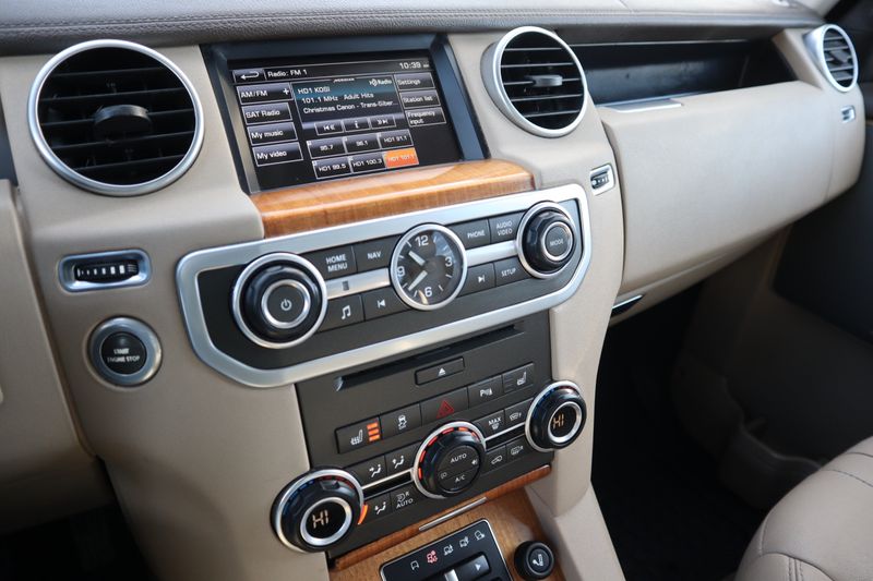 2014 Land Rover LR4 Photos