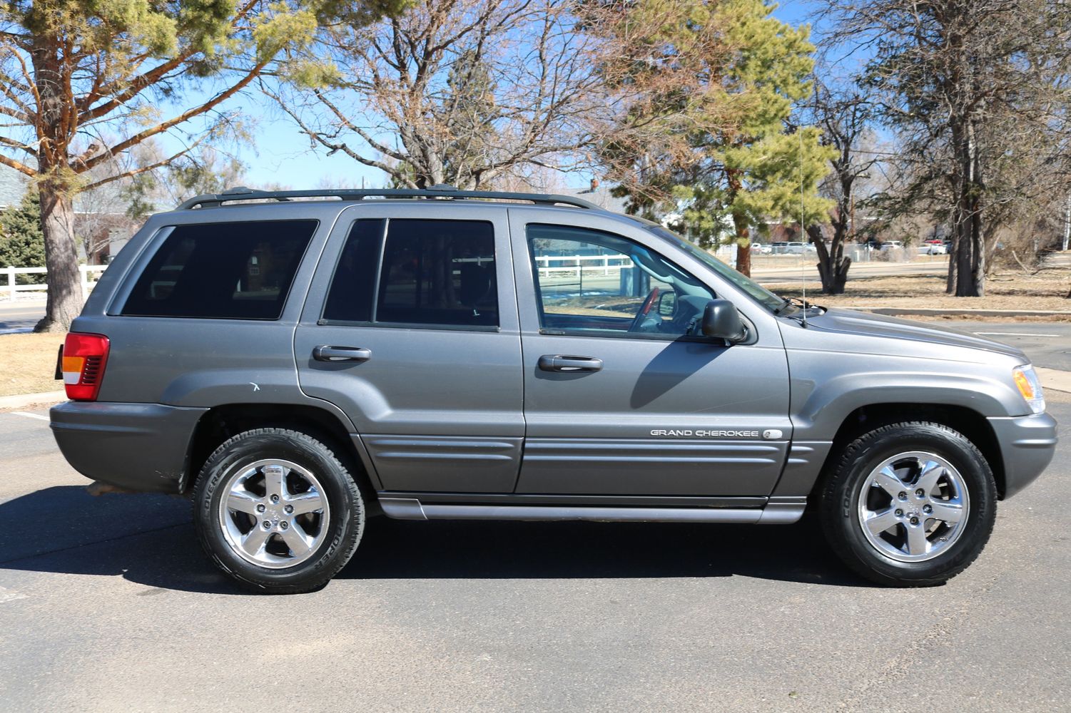 2003 Jeep Grand Cherokee Overland | Victory Motors of Colorado