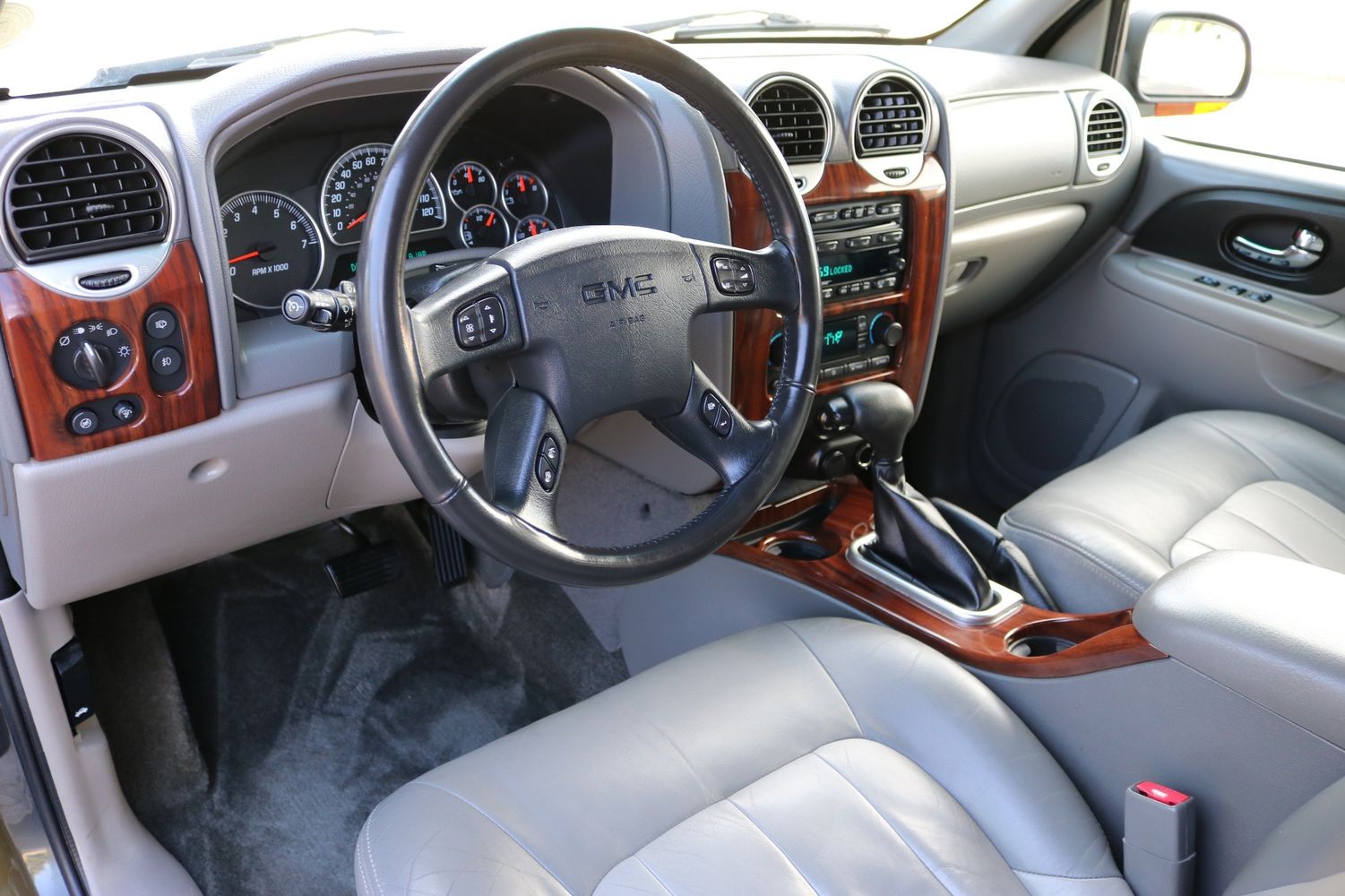 2003 GMC Envoy SLT | Victory Motors of Colorado