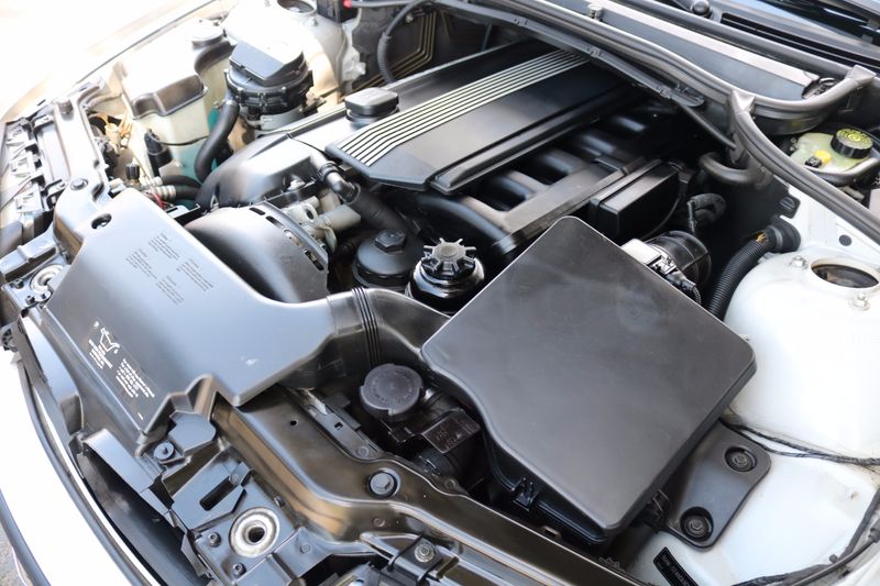 2001 BMW 325i Photos