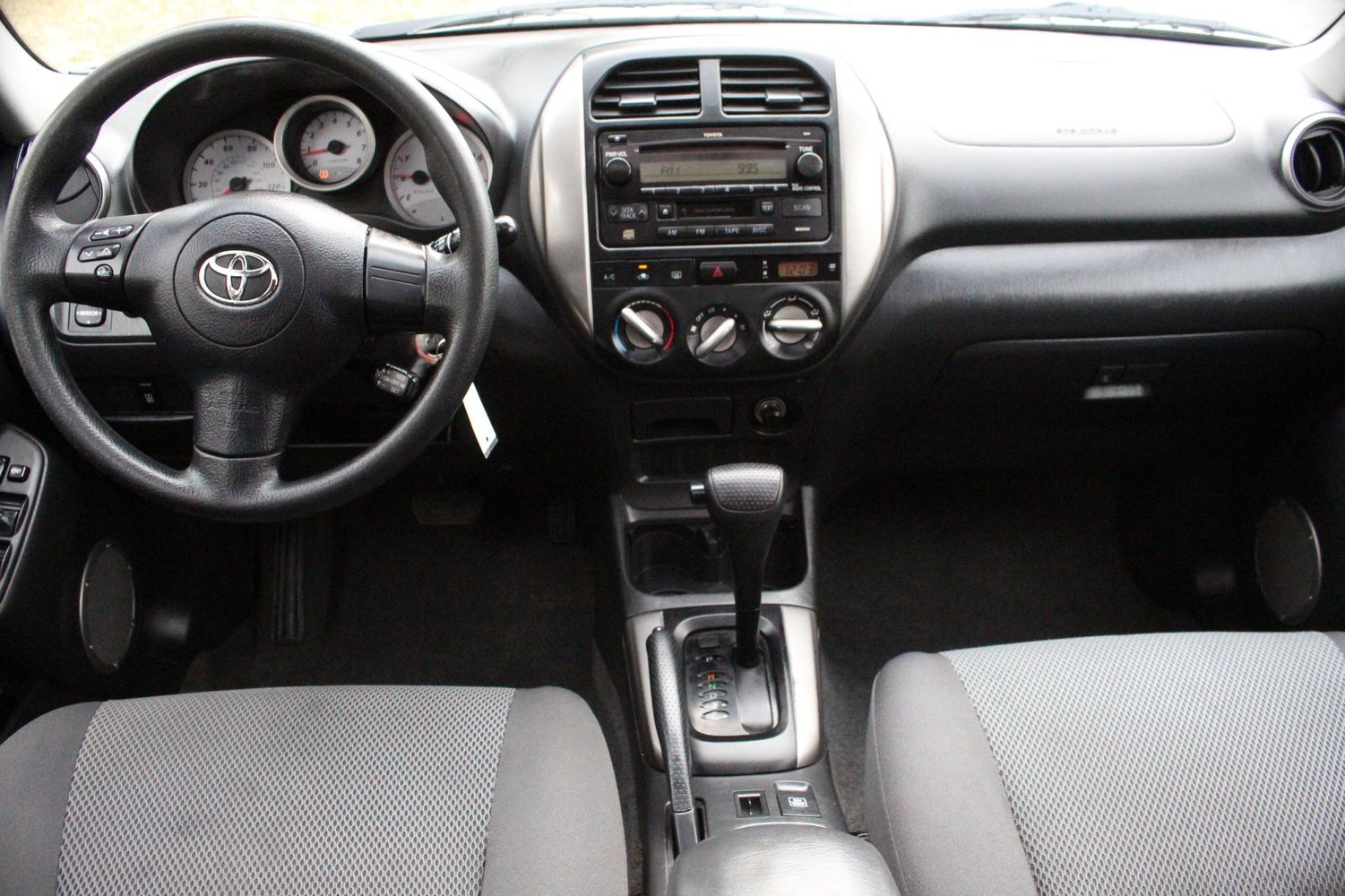 2004 Toyota RAV4 AWD | Victory Motors of Colorado