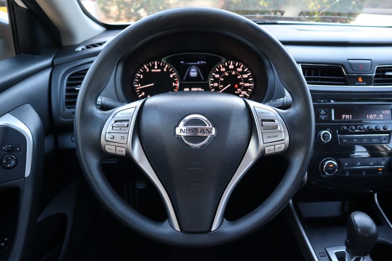 2015 Nissan Altima Photos