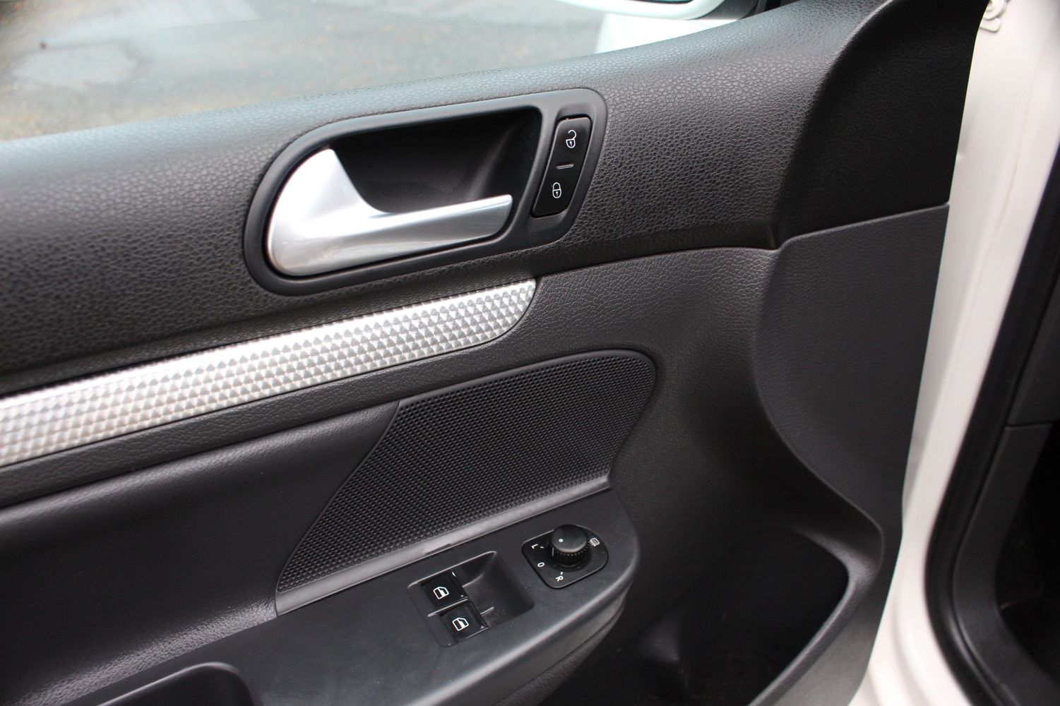2008 Volkswagen R32 | Victory Motors of Colorado