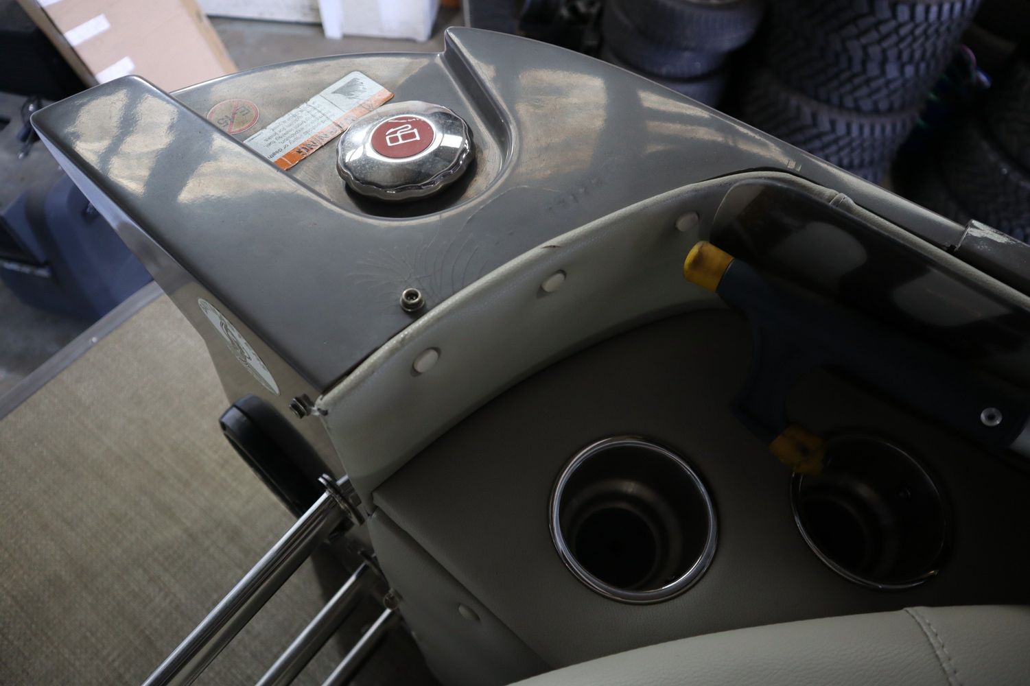 2018 LARSON ESCAPE PONTOON | Victory Motors of Colorado