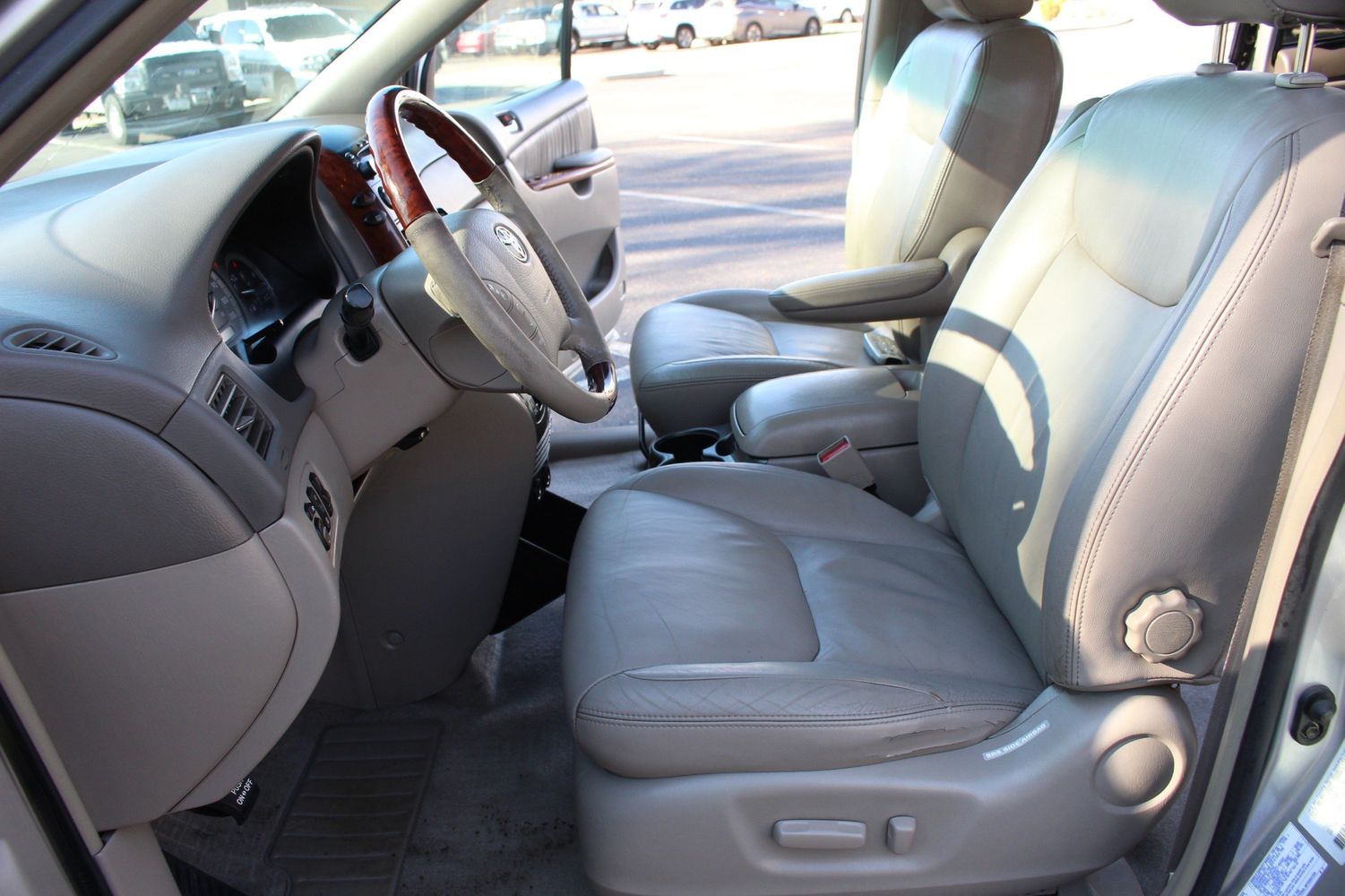 2004 Toyota Sienna XLE Limited 7 Passenger | Victory Motors of Colorado