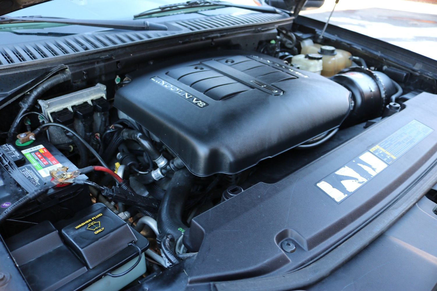 2004 Lincoln Navigator Luxury | Victory Motors of Colorado