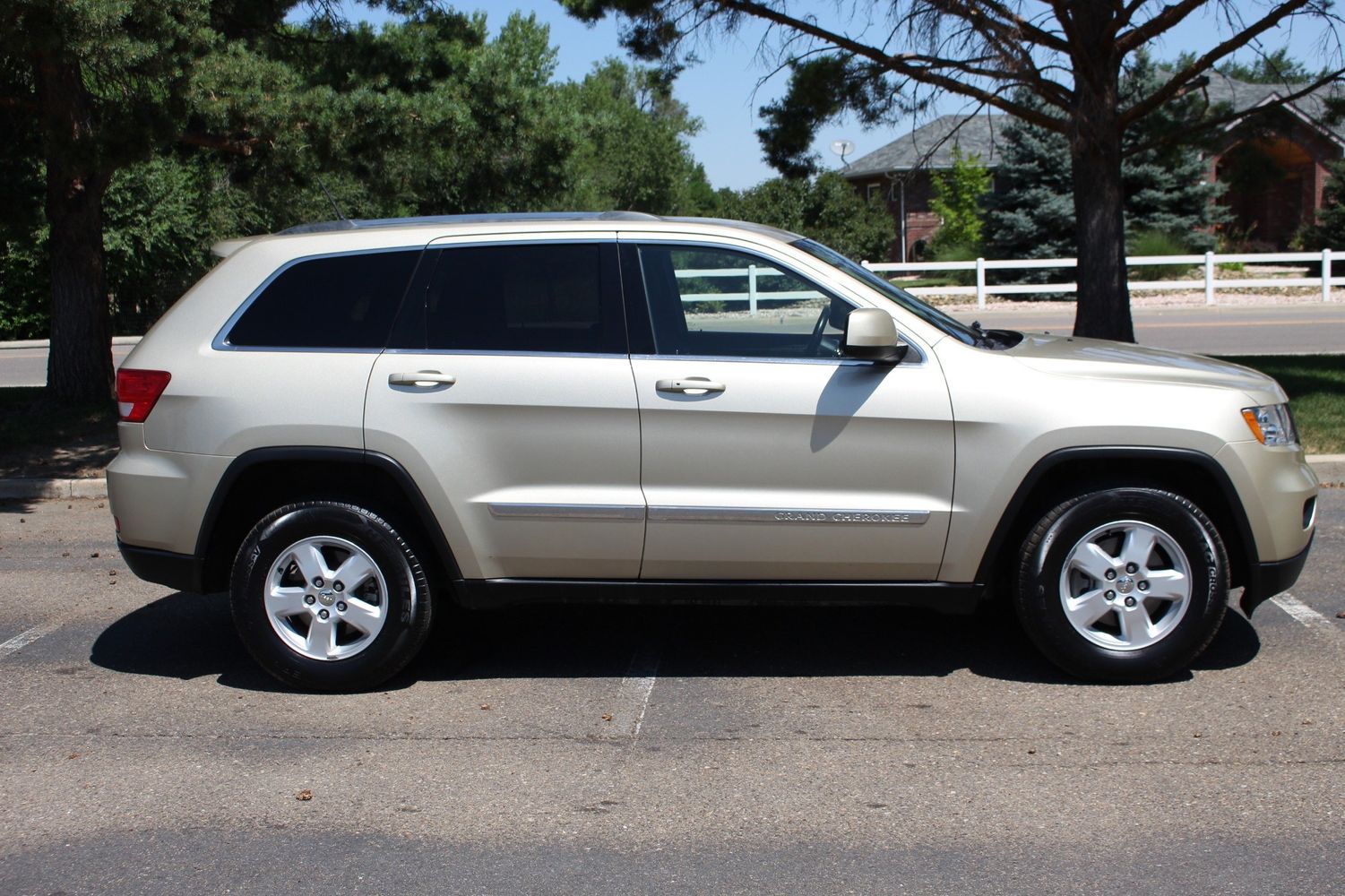 2011 Jeep Grand Cherokee Laredo | Victory Motors of Colorado