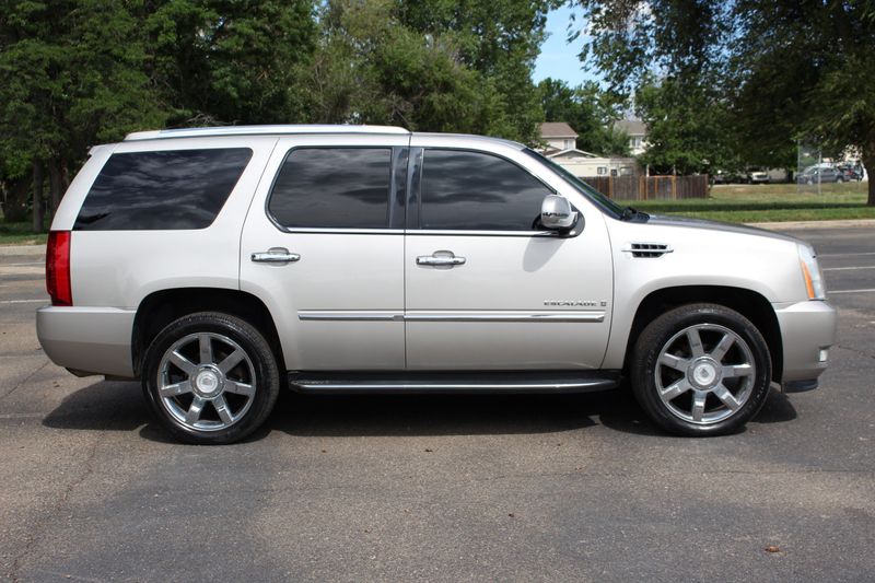 2008 Cadillac Escalade Photos