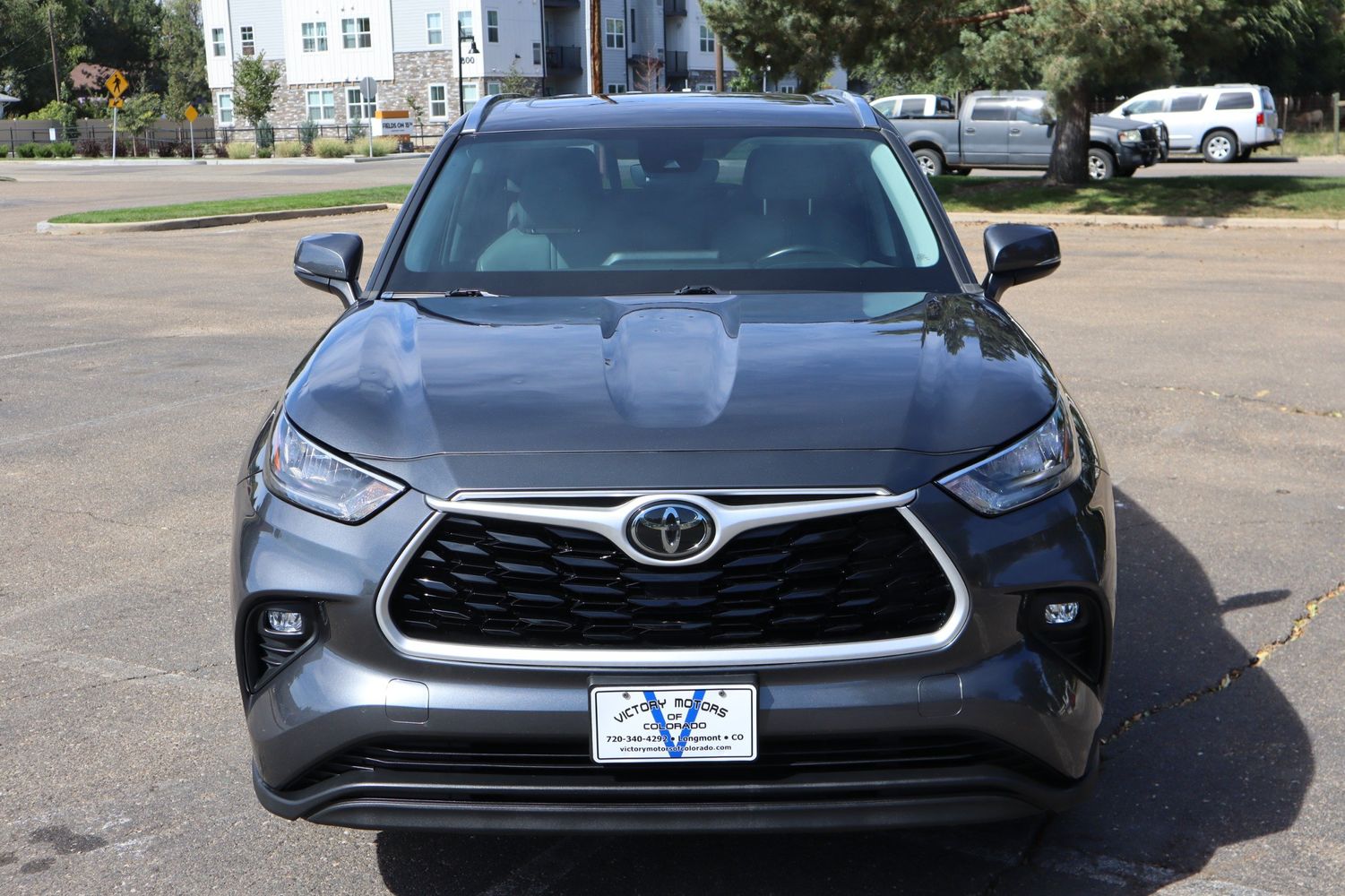 2020 Toyota Highlander XLE | Victory Motors of Colorado