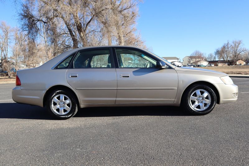2000 Toyota Avalon Photos