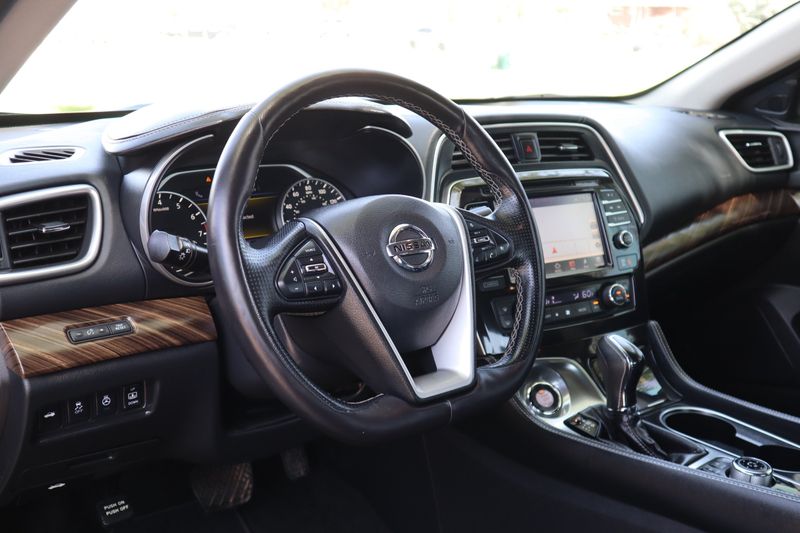 2016 Nissan Maxima Photos