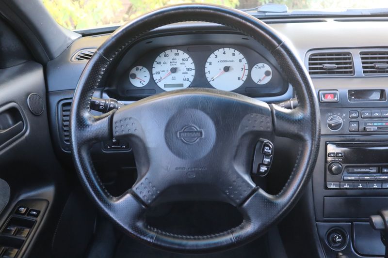 1999 Nissan Maxima Photos