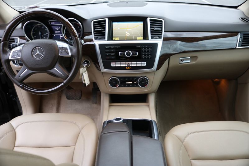 2012 Mercedes-Benz ML 350 Photos