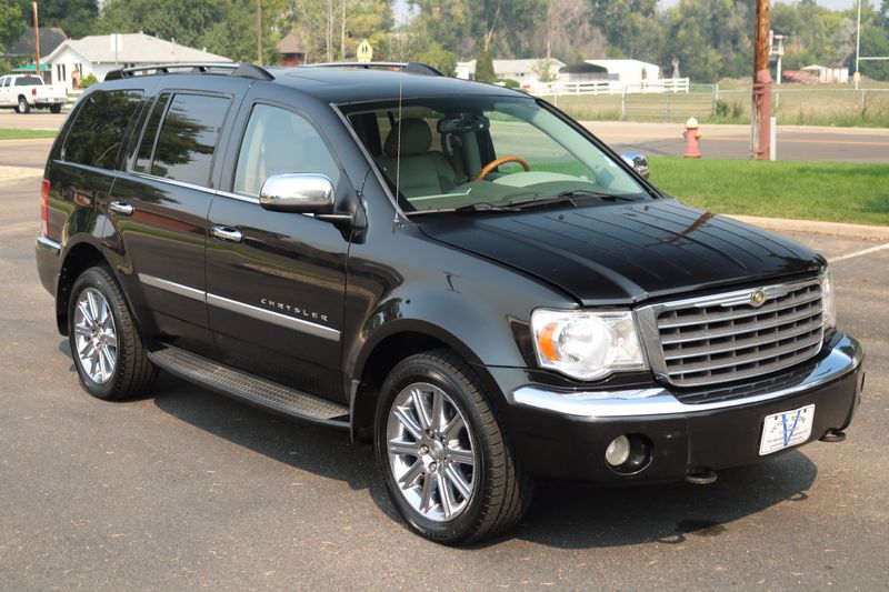 2008 Chrysler Aspen Photos