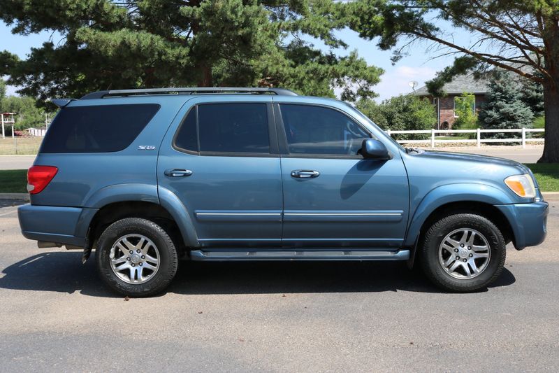 2005 Toyota Sequoia Photos