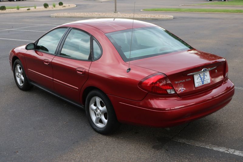 2001 Ford Taurus Photos